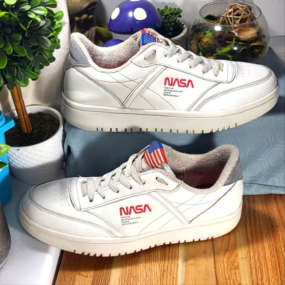 Unknow but NASA logo | Shoes | Nasa Sneakers Captain Capsule White ...